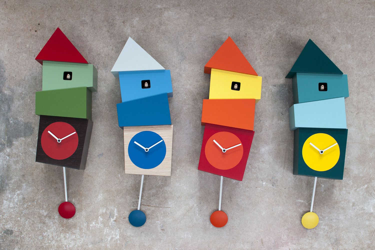 Crooked: Wall cuckoo clock made of wood, with pendulum - Sediarreda ...