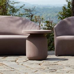 Juju - Table basse d'extérieur par Serralunga, en finition polyéthylène ou moleskine ...