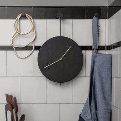 Trace Wall Clock - Wanduhr aus lackiertem Eisen von Ferm Living ...