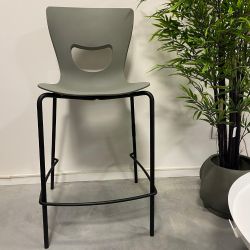 Leaf/C GM - Metal stool, polypropylene seat, seat height 66 cm ...