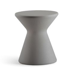 Fade Low Stool GM - Niedriger Gartenhocker aus Polyethylen von Plust | Sediarreda.com